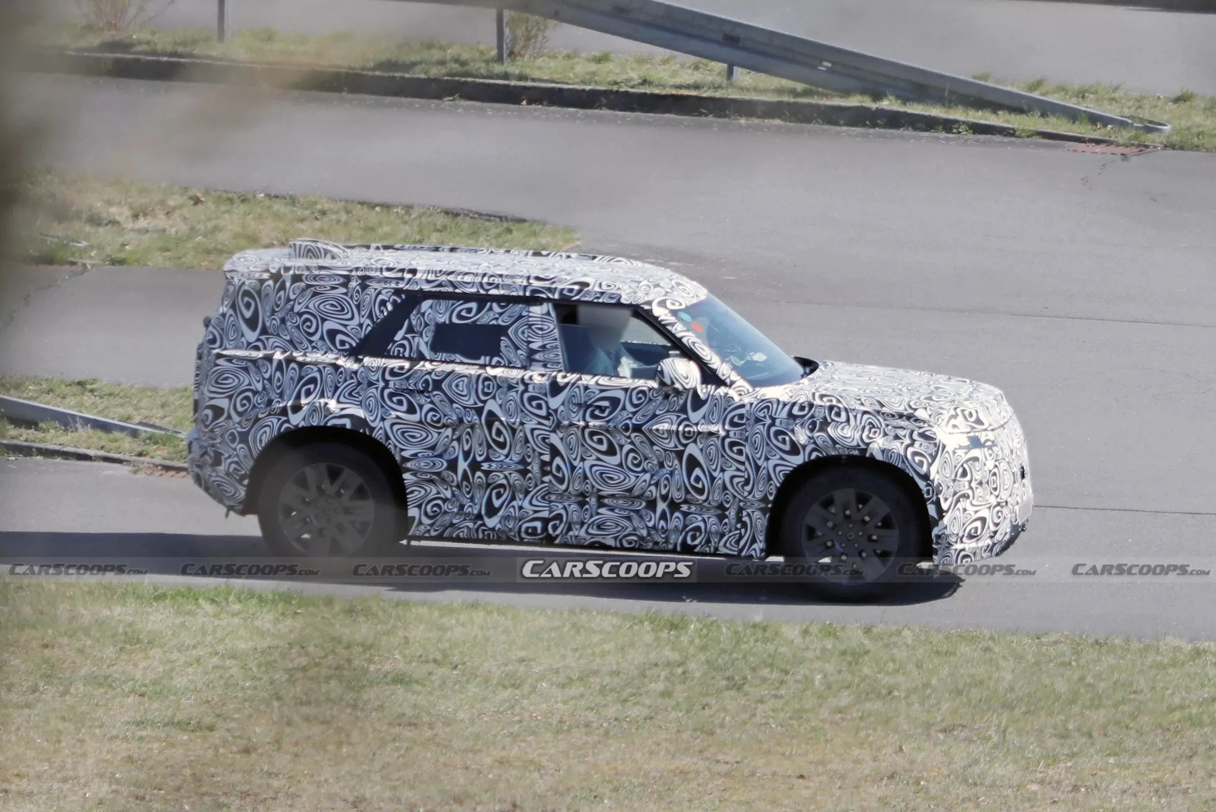 Lộ diện phiên bản điện của Land Rover Defender | Mytour - Cộng đồng xe ...