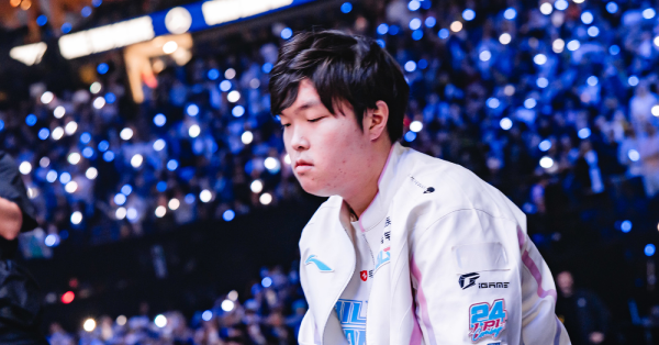 Bin lại gây bão khi "gáy khét" khiến cộng đồng fan LPL tranh cãi dữ dội