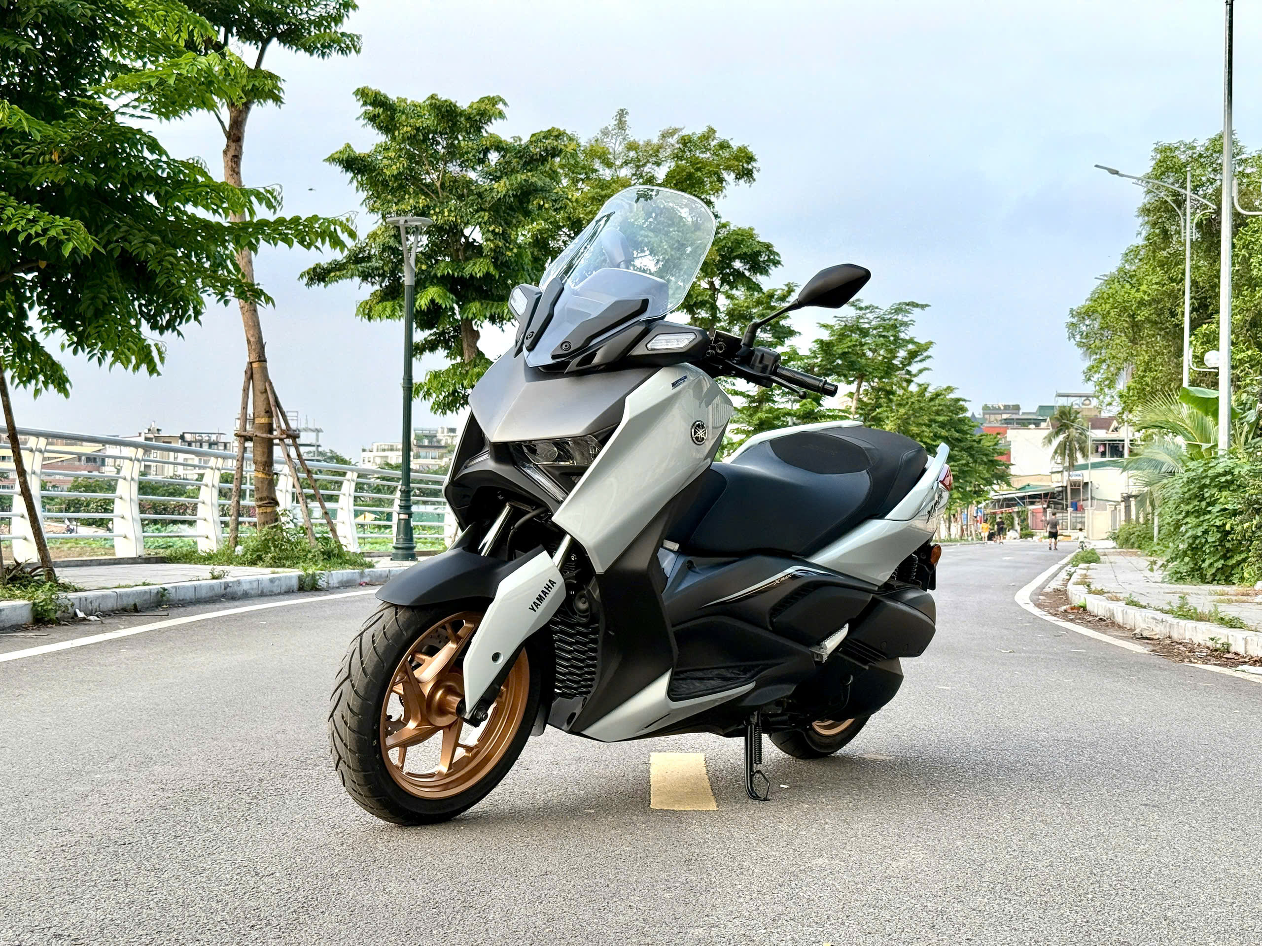 Yamaha XMAX 300 chính thức ra mắt tại Việt Nam, giá bán từ 140 triệu ...