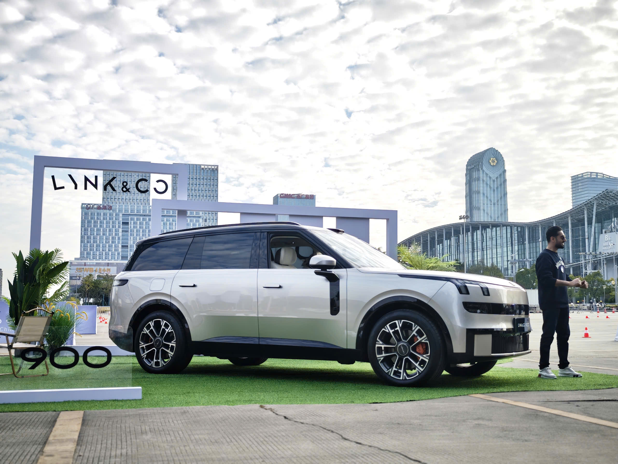 Khám phá trải nghiệm tốc độ vượt trội của chiếc Lynk & Co 900 | Mytour ...